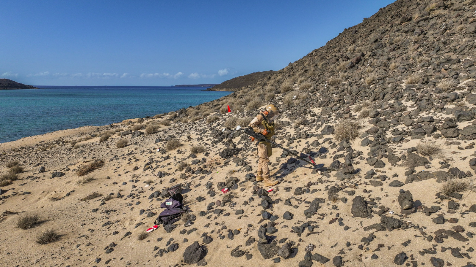 Project Masam Team 19 clears 43,000sqm of land along Yemen’s Bab al ...