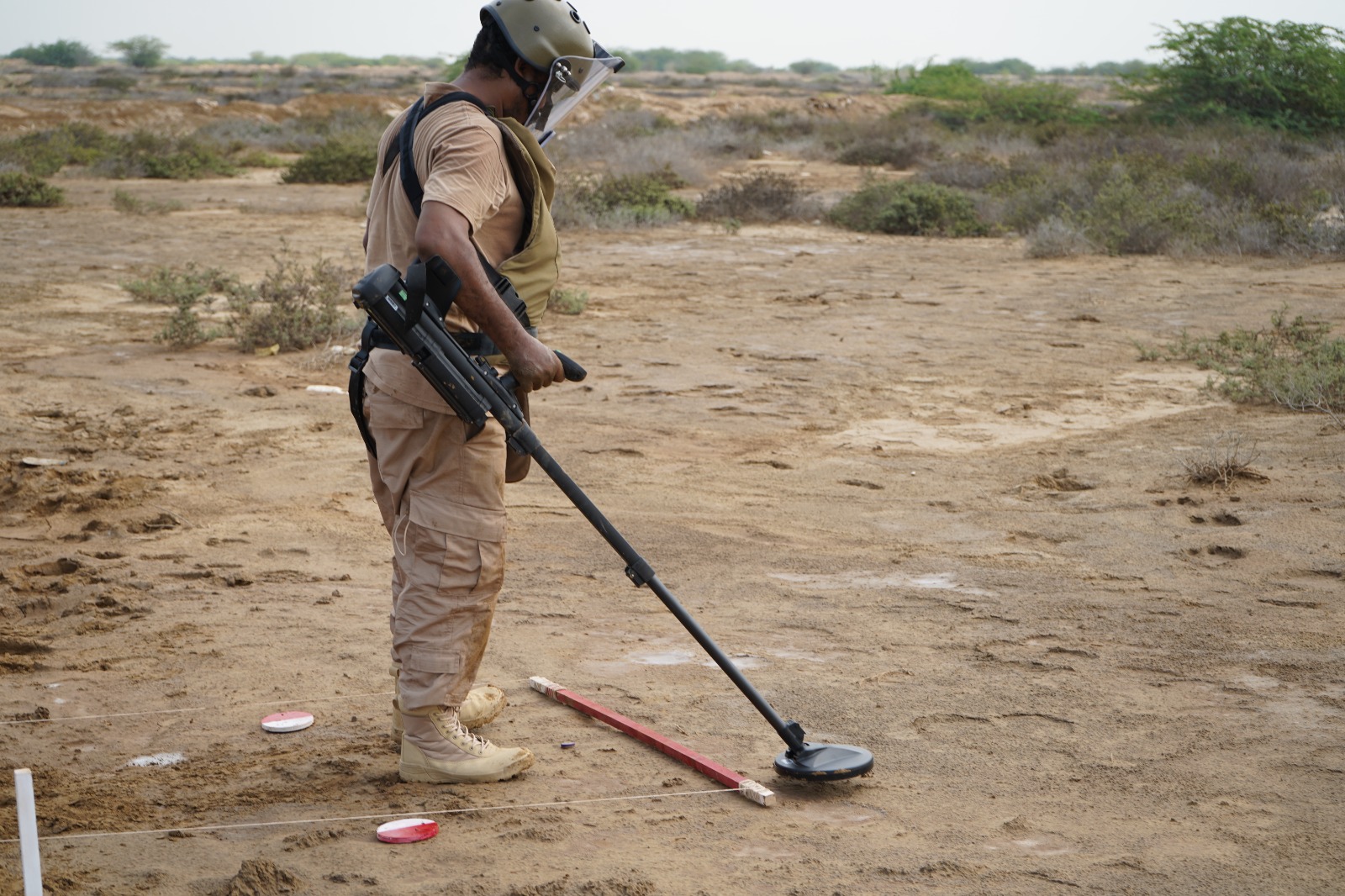 Project Masam demining teams begin operations in Midi District in Yemen ...